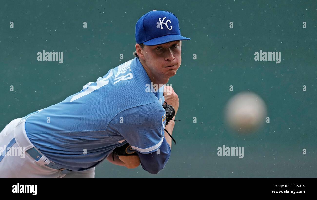 Kansas City Royals starting pitcher Brady Singer throws during the ...