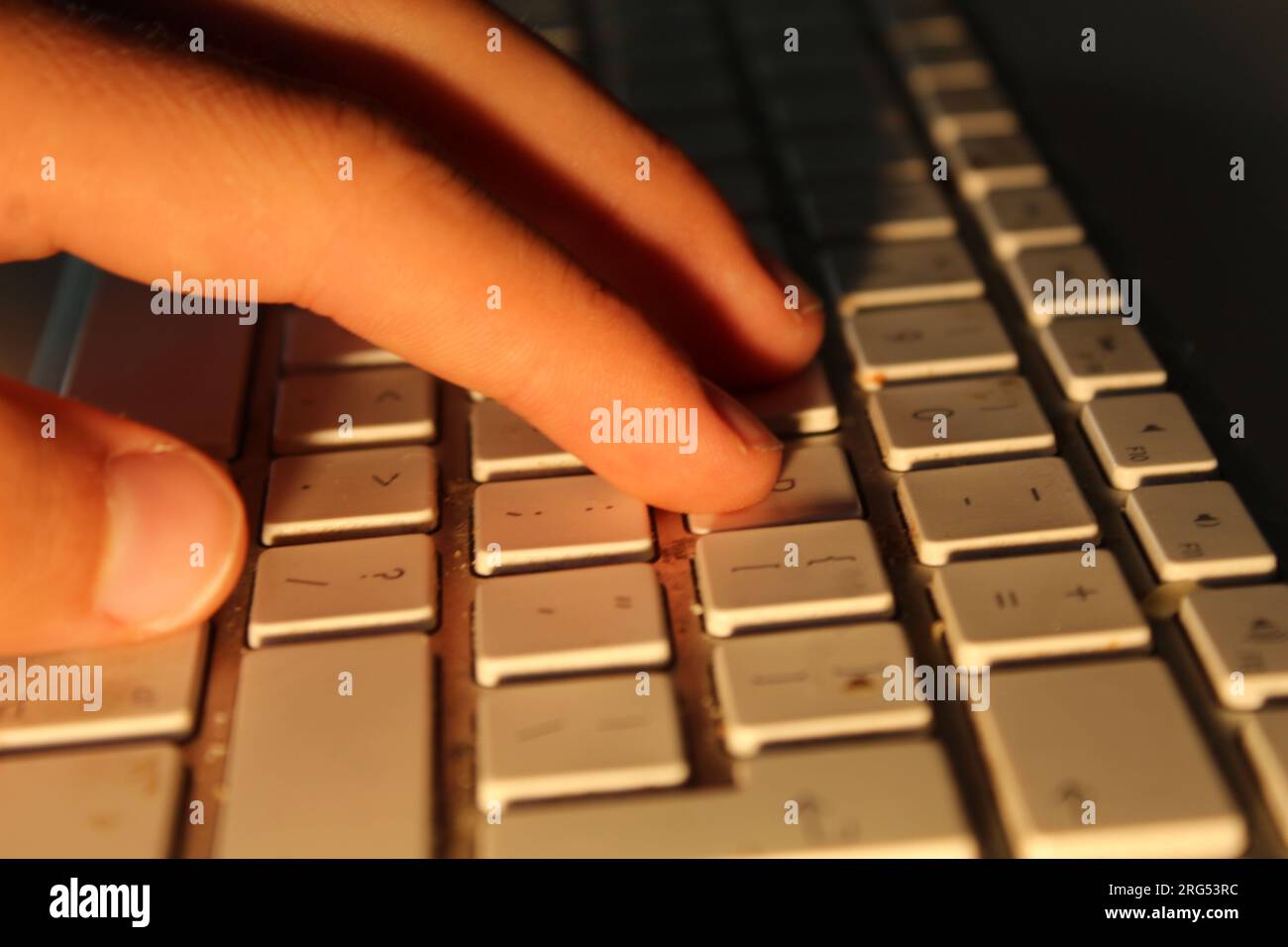 Typing fingers hi-res stock photography and images - Alamy