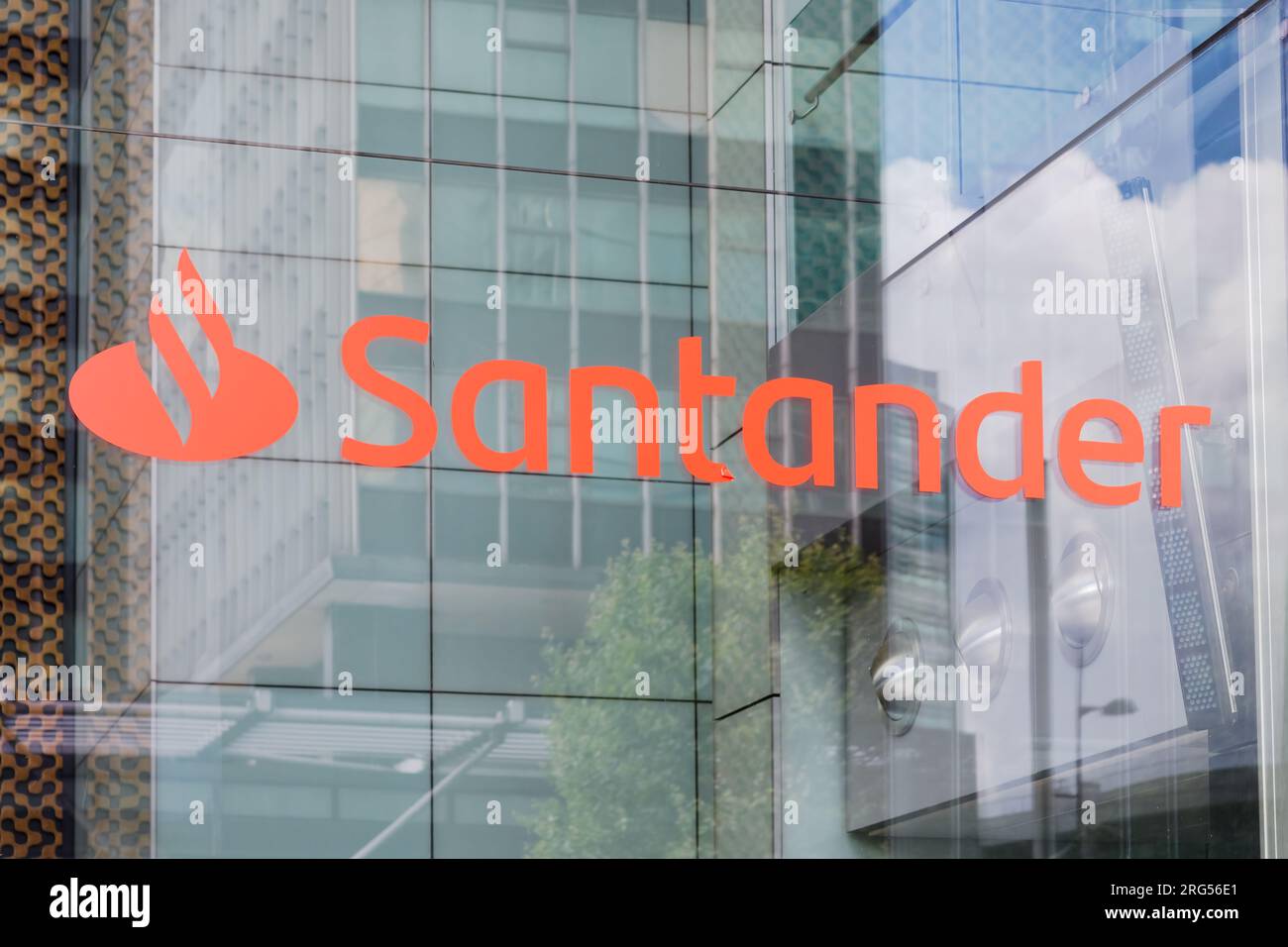 Santander logo sign hi-res stock photography and images - Alamy