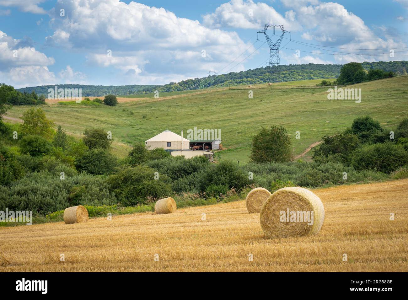 Straw yurt hi-res stock photography and images - Alamy