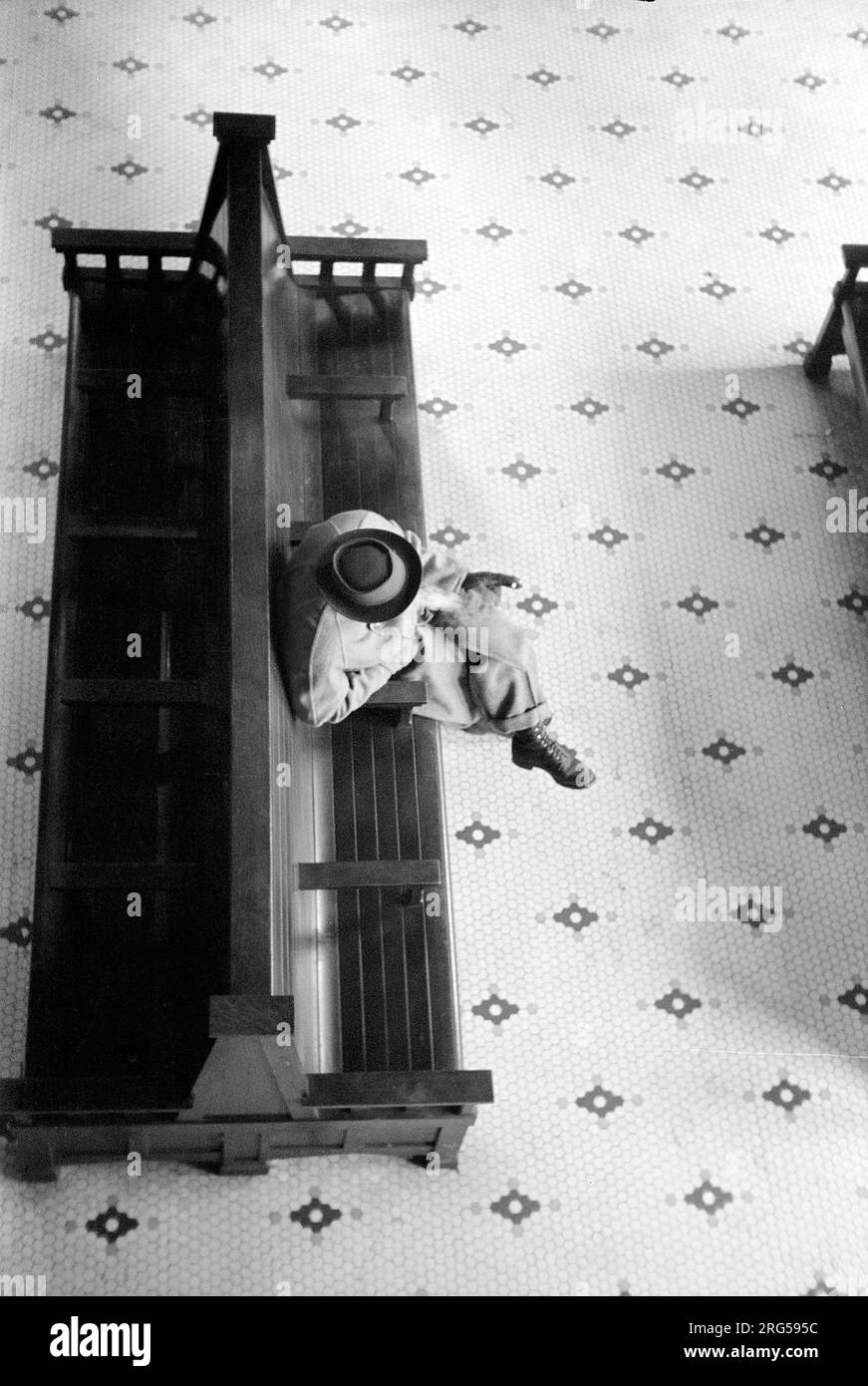 1930s train station waiting room Black and White Stock Photos & Images ...