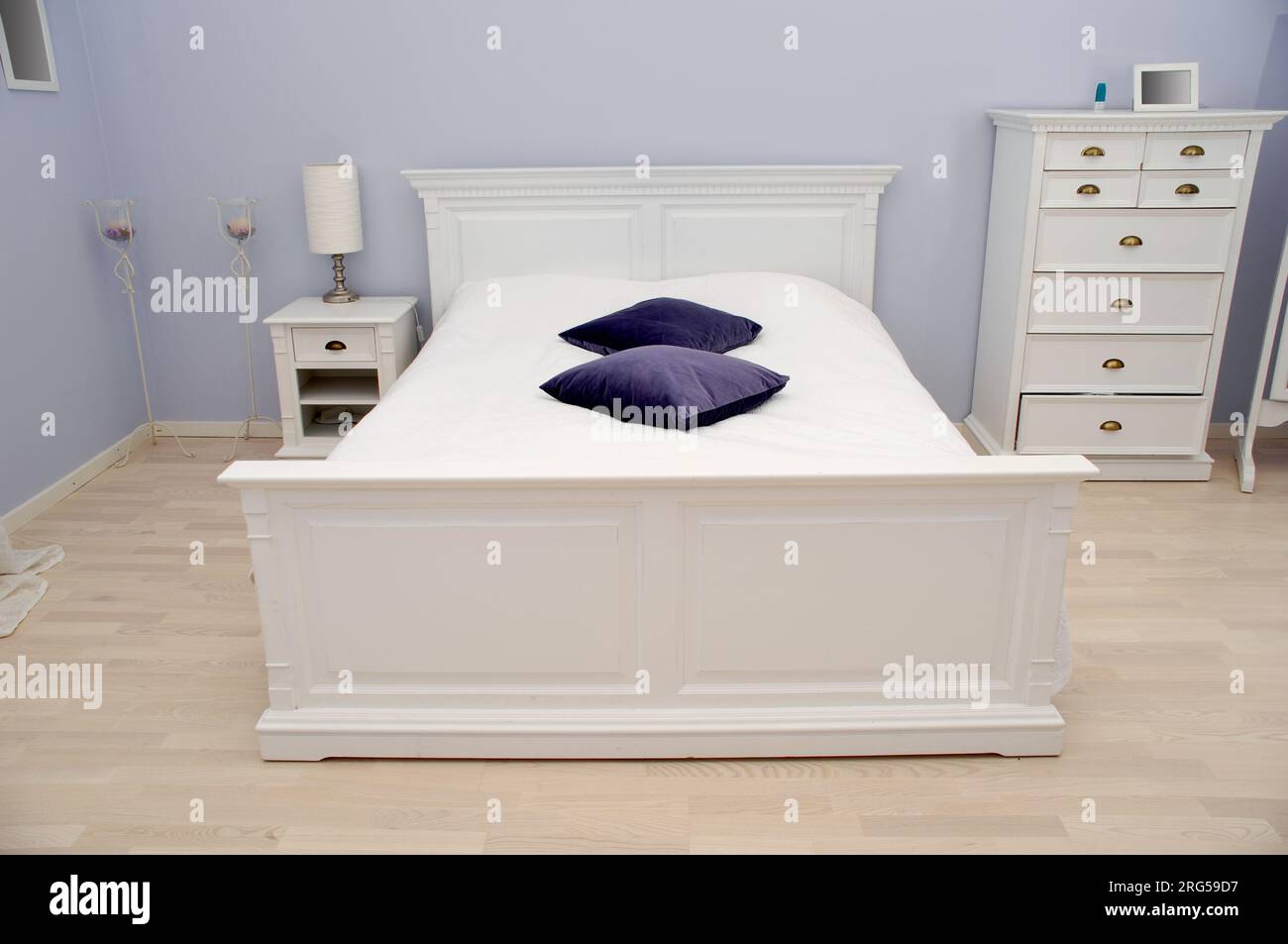 An empty bed in a bedroom Stock Photo - Alamy