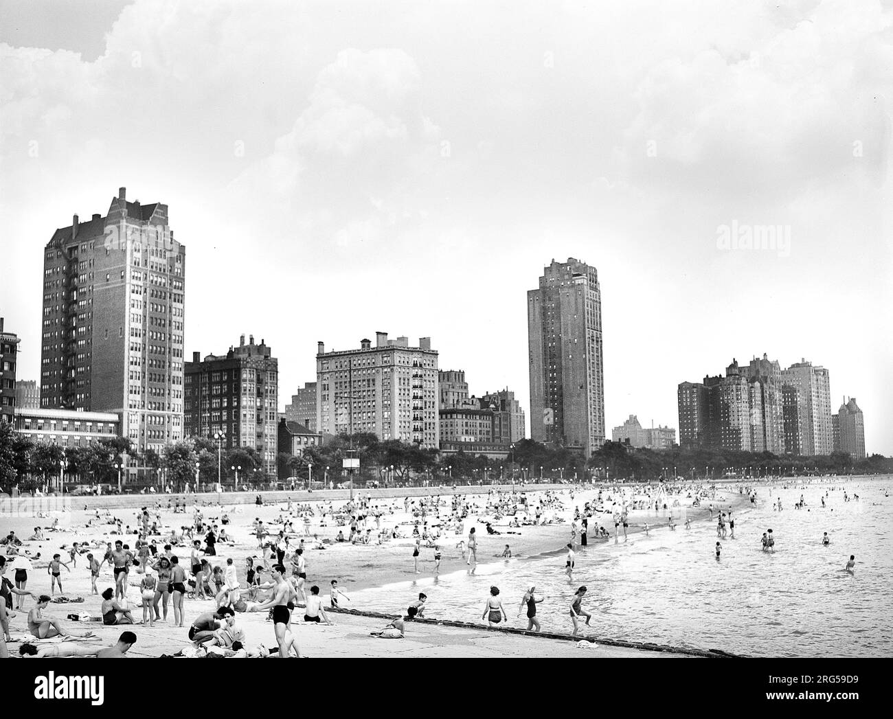 Beach scene along Lake Michigan with cityscape in background, Chicago ...