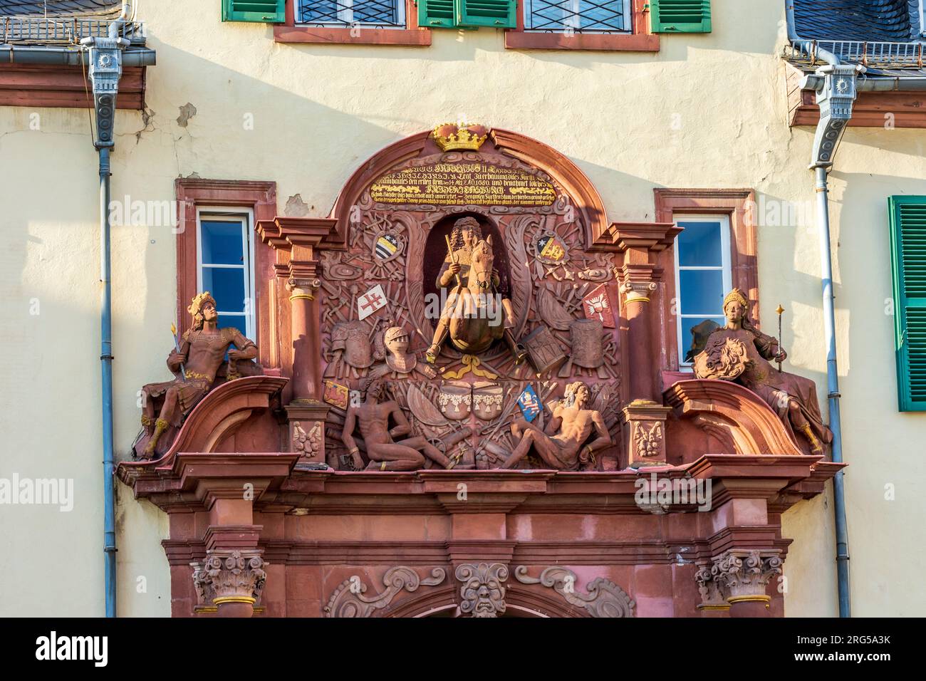Bad Homburg vor der Höhe: Schloss Bad Homburg Castle, Upper gate with ...