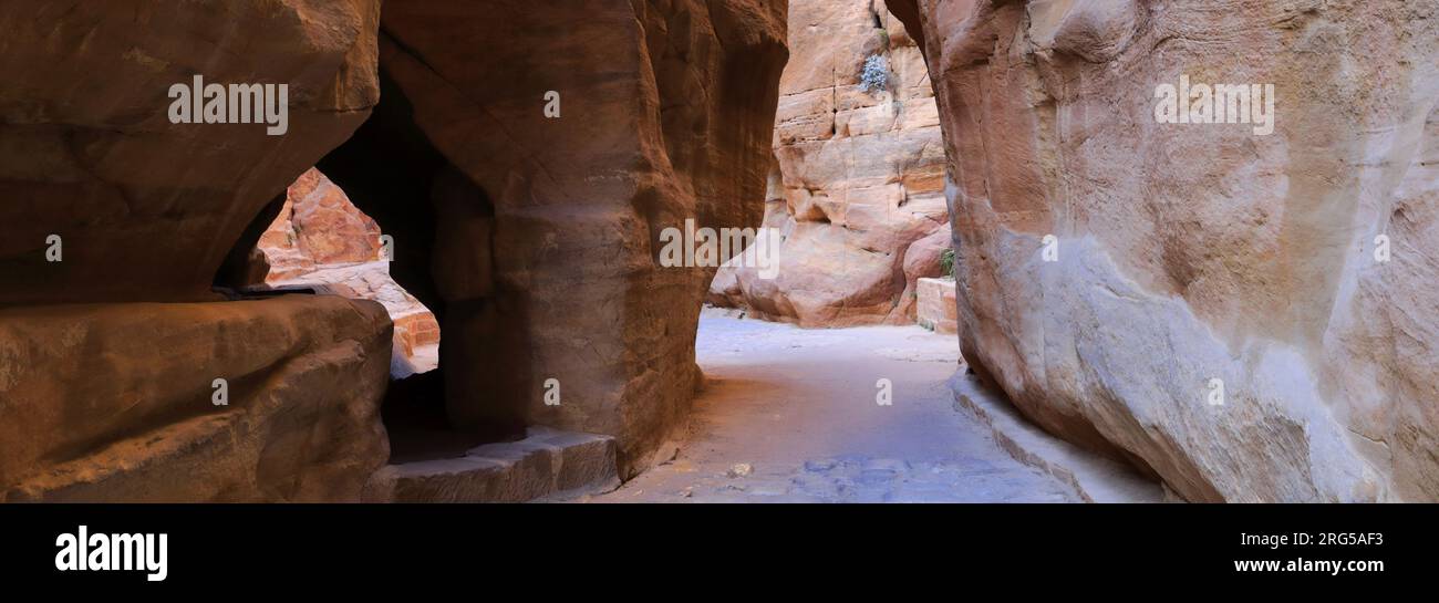 the Al-Siq, the Main Entrance Canyon to Petra, Jordan, Middle East ...