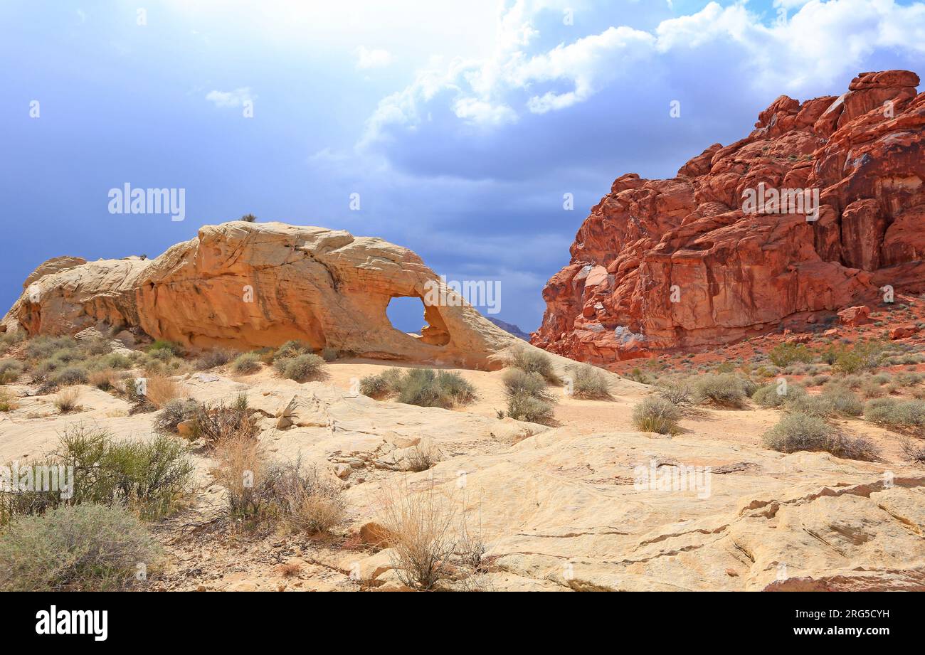 White Domes trail arch - Valley of Fire State Park, Nevada Stock Photo ...
