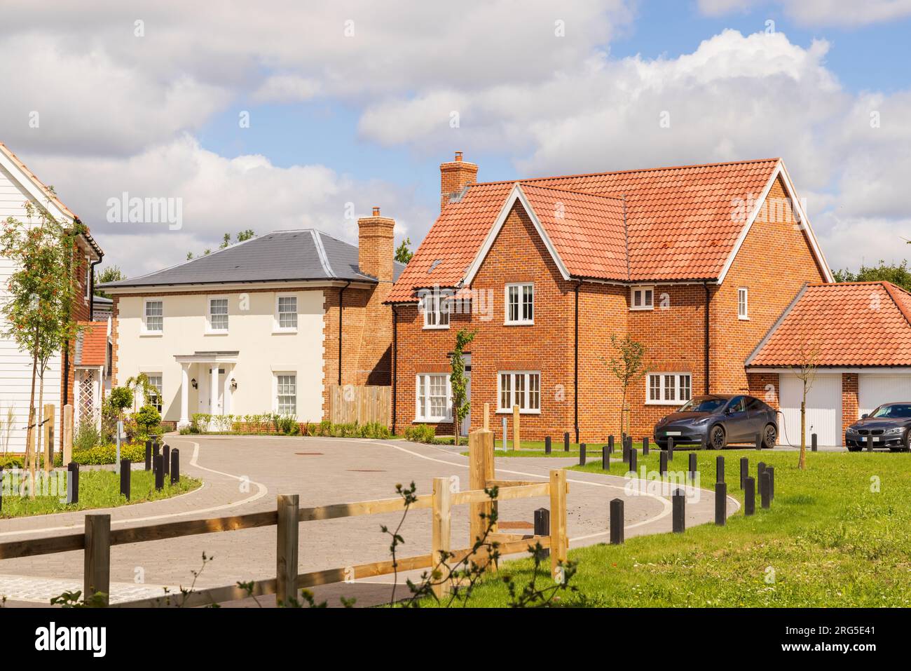 New build modern rendered and brick houses in a quiet road. UK Stock ...