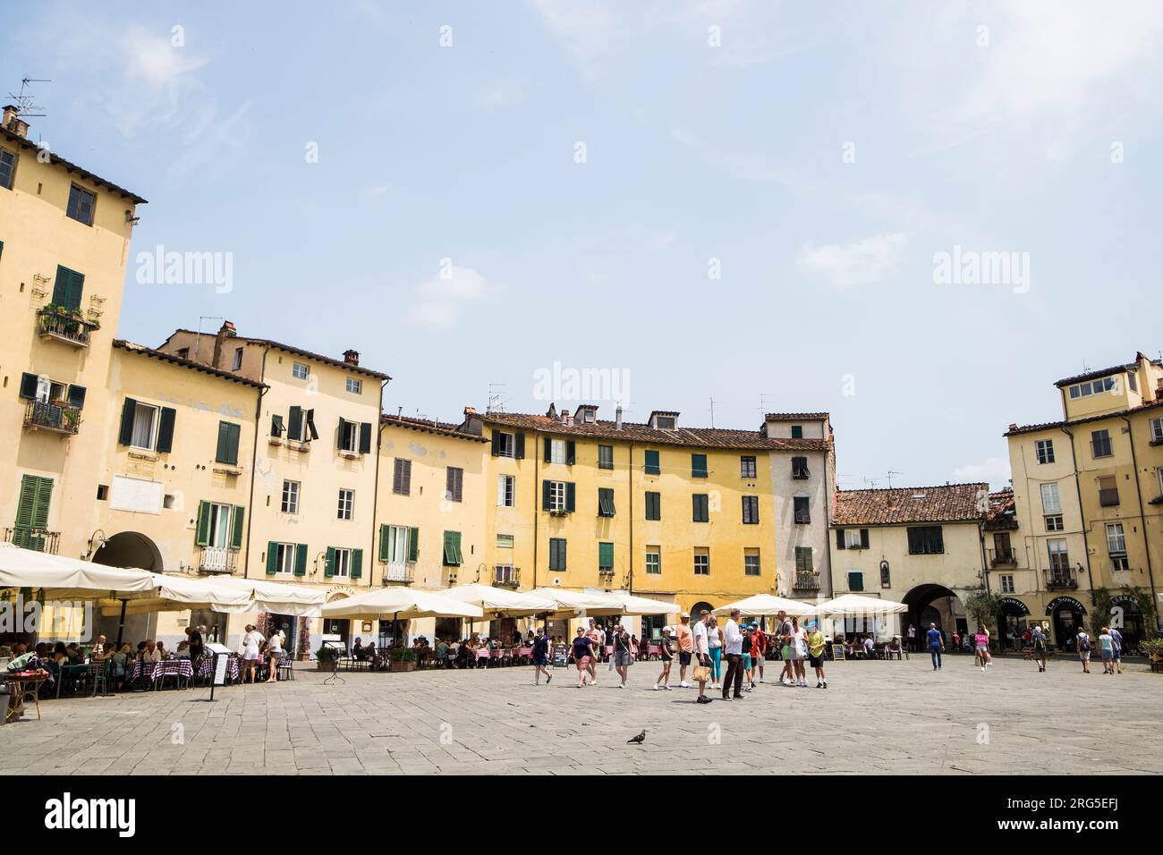 Italy, Tuscany, Lucca, Piazza dell'Anfiteatro, Amphitheatre Square ...