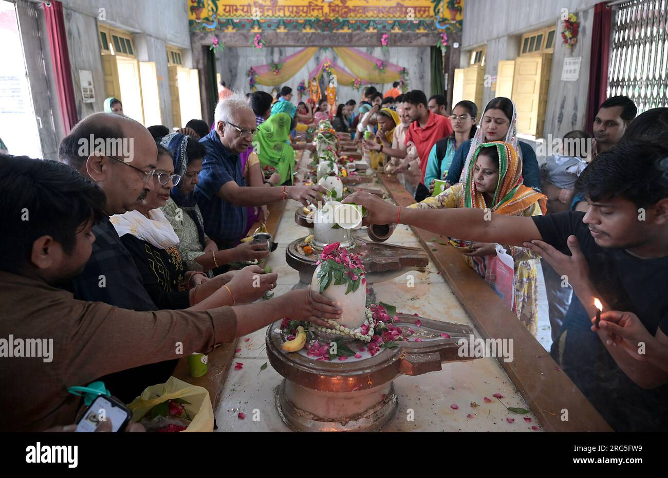 Devotees perform 'Abhishek' of Lord Shiva in the holy month of Shrawan ...