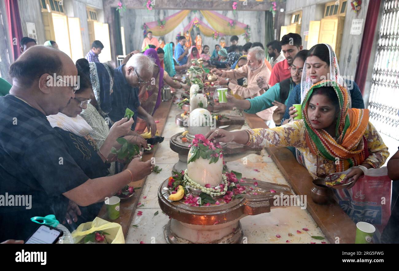 Devotees perform 'Abhishek' of Lord Shiva in the holy month of Shrawan ...