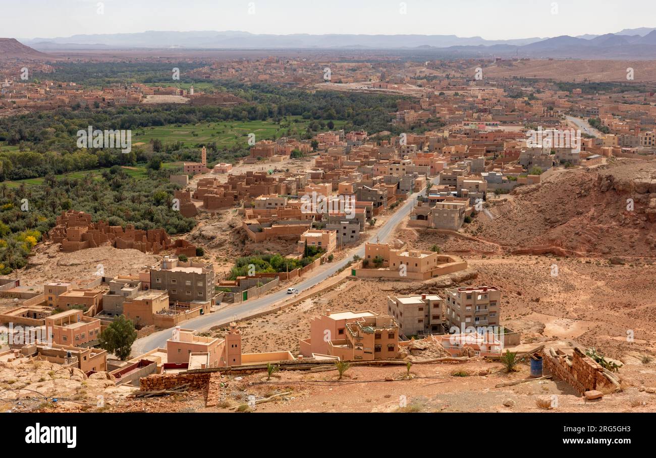 Road moroccan village in atlas hi-res stock photography and images - Alamy