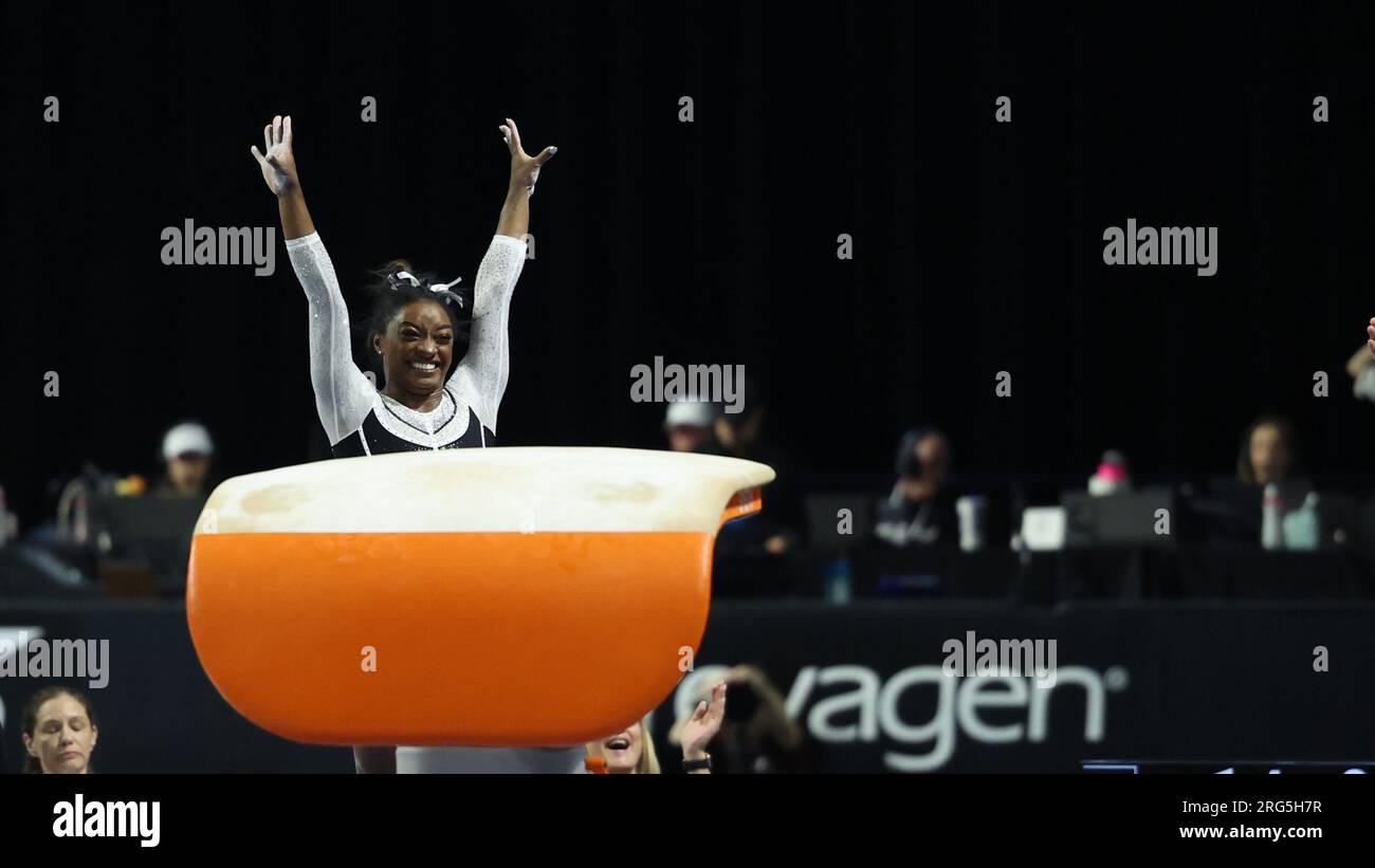 Simone biles yurchenko double pike hi-res stock photography and images ...