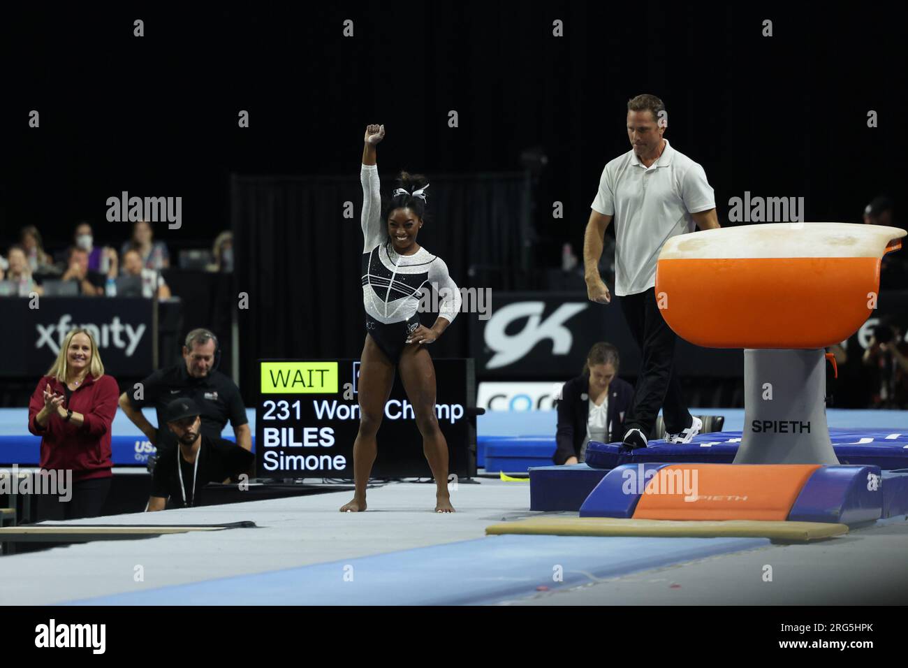 Simone biles yurchenko double pike hi-res stock photography and images ...