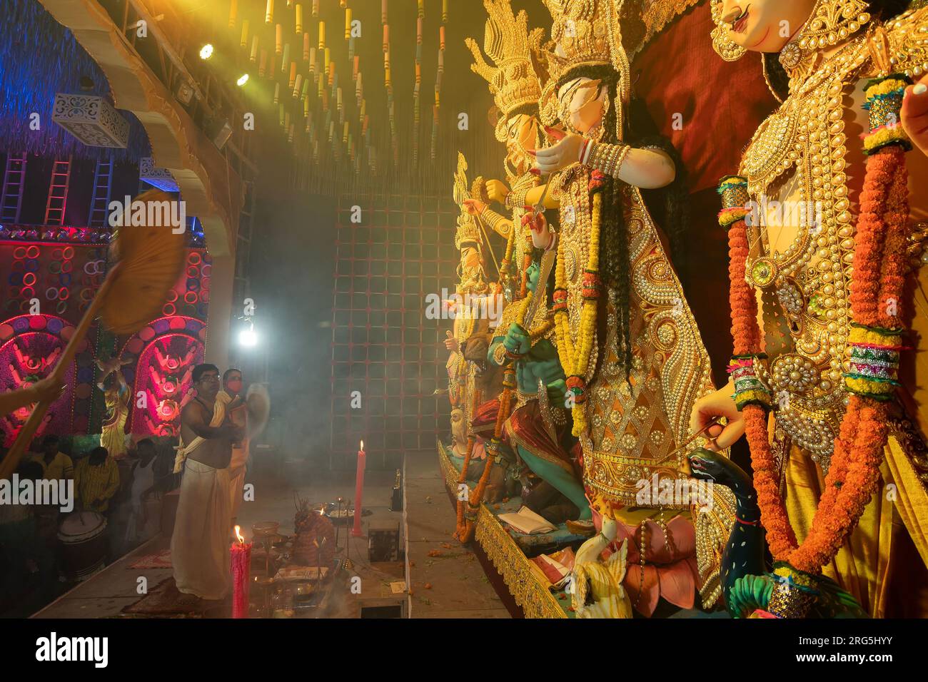 Howrah, West Bengal, India - 3rd October, 2022 : Hindu Priests ...