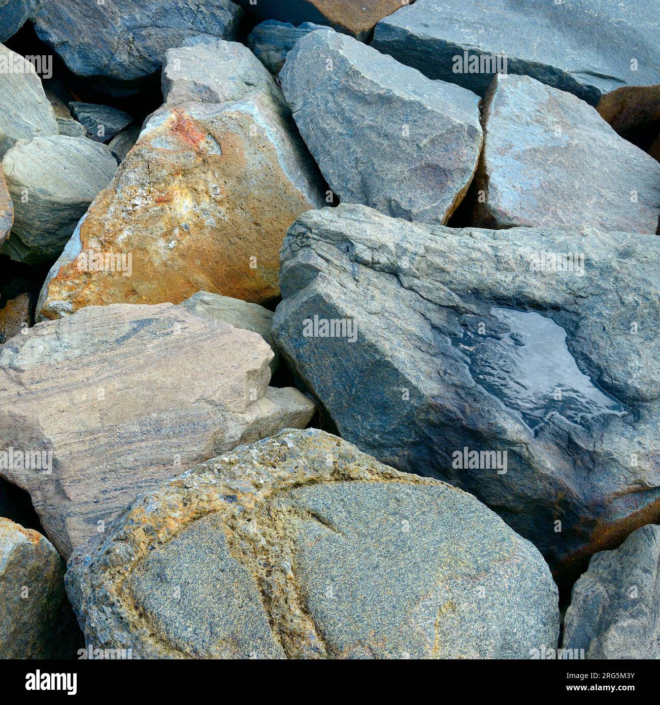 Built with large stones hi-res stock photography and images - Alamy