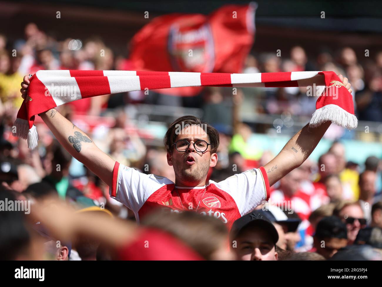 Arsenal fan hi-res stock photography and images - Alamy