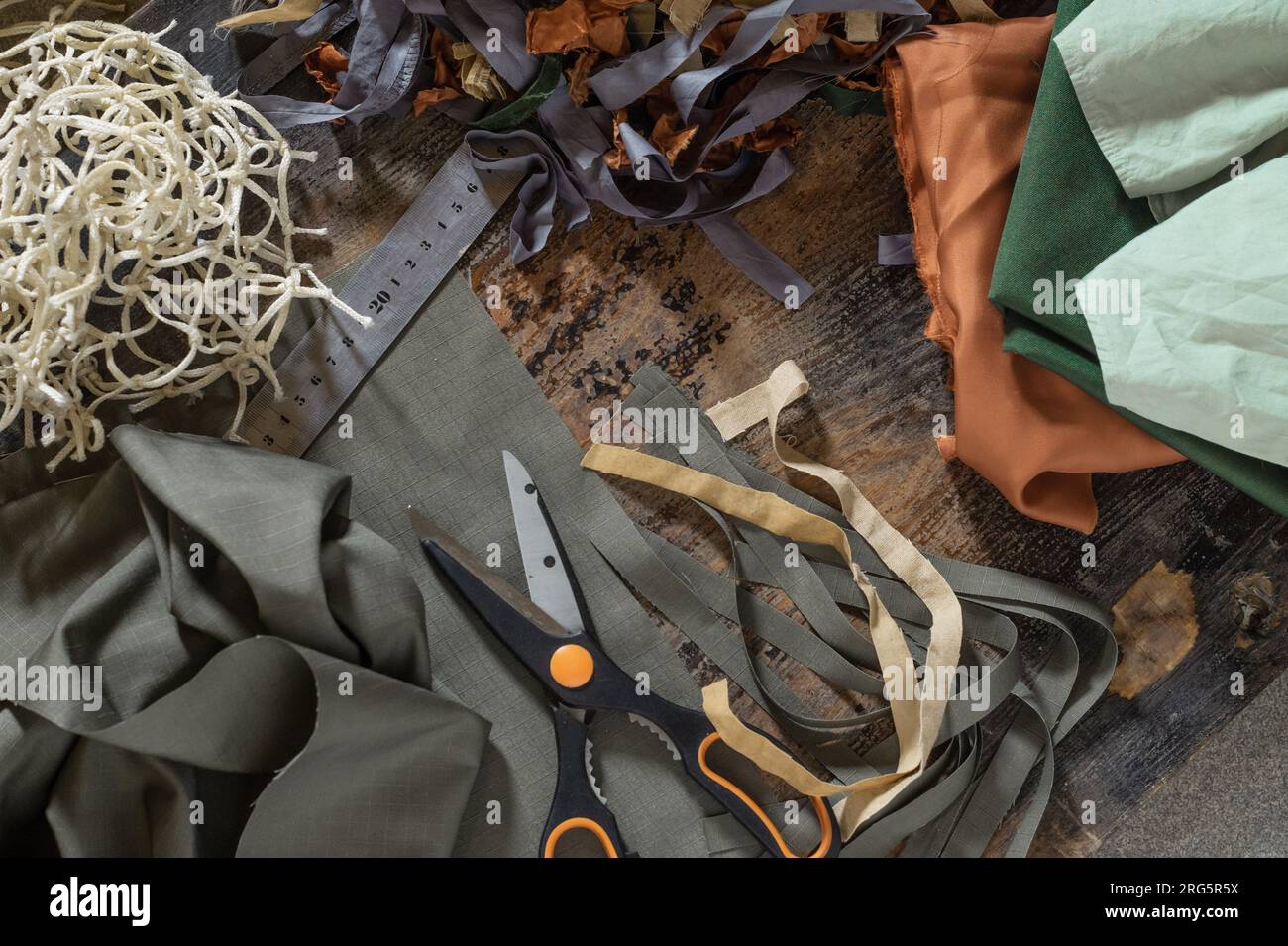 Materials for weaving camouflage nets from scraps of fabric to help the ...