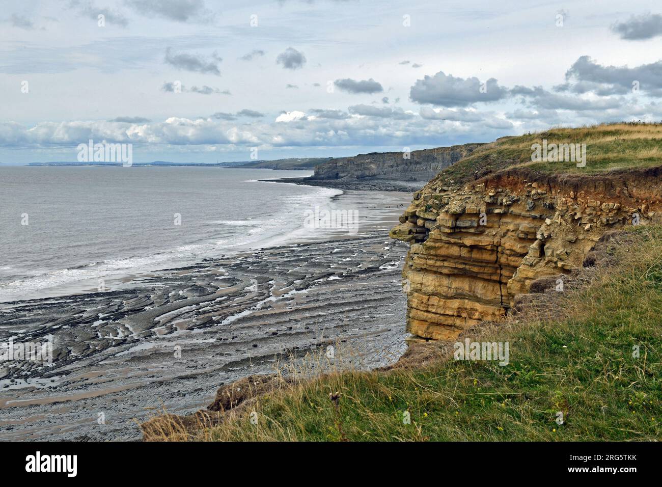 Cliffs from nash point beach hi-res stock photography and images - Alamy