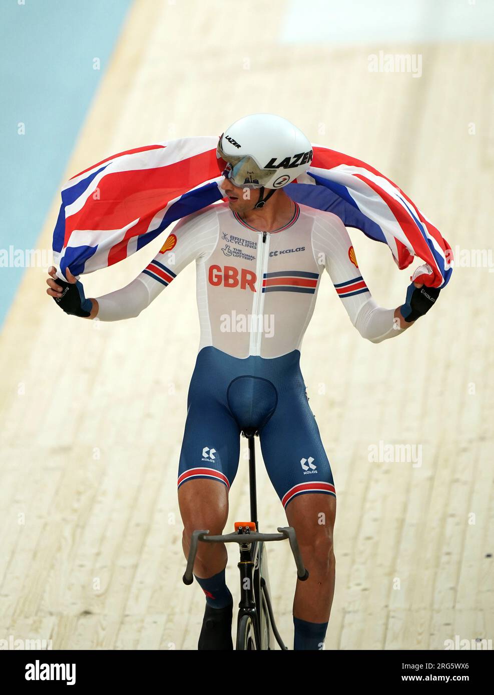 Great Britain's Ethan Vernon celebrates winning gold in the Men's Elite ...