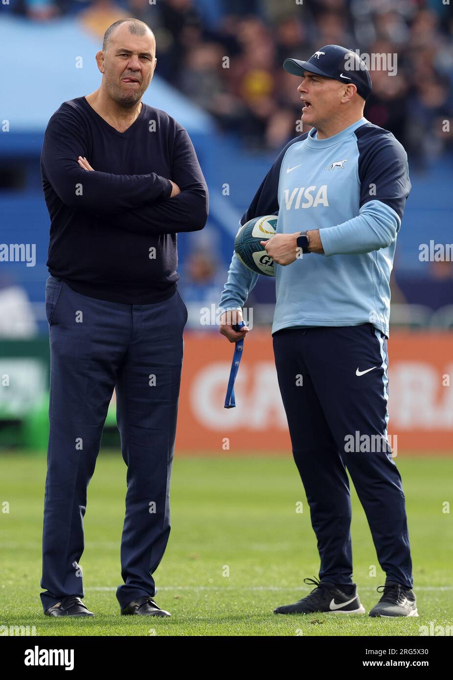 Argentina’s Los Pumas head coach Australian Michael Cheika (L) and his ...