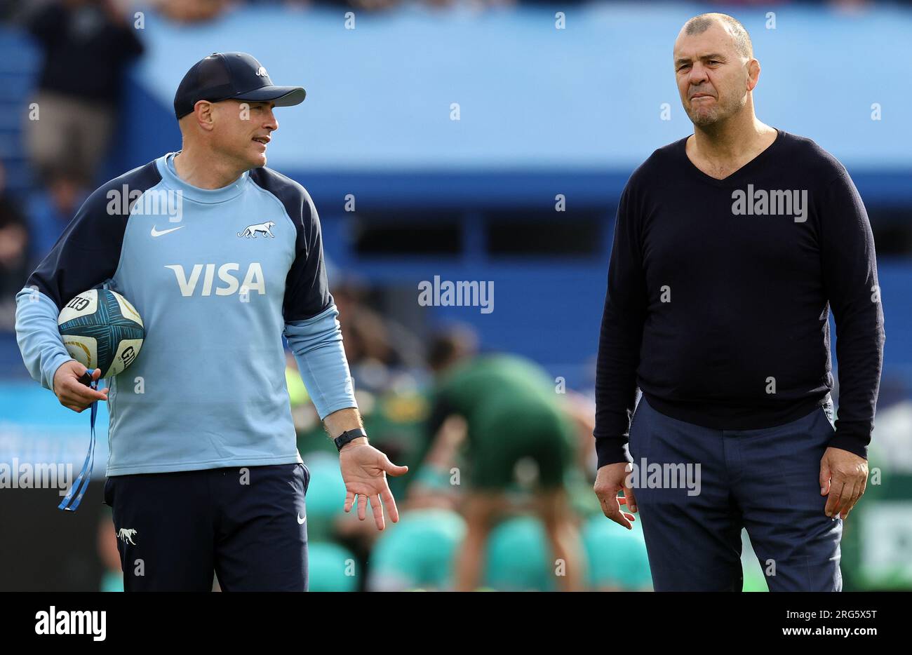 Argentina’s Los Pumas head coach Australian Michael Cheika (R) and his ...