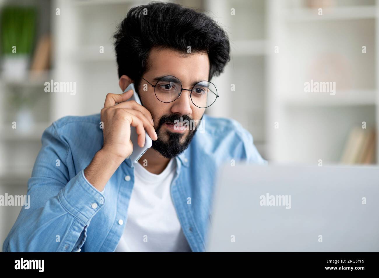 Indian male laptop repair hi-res stock photography and images - Alamy