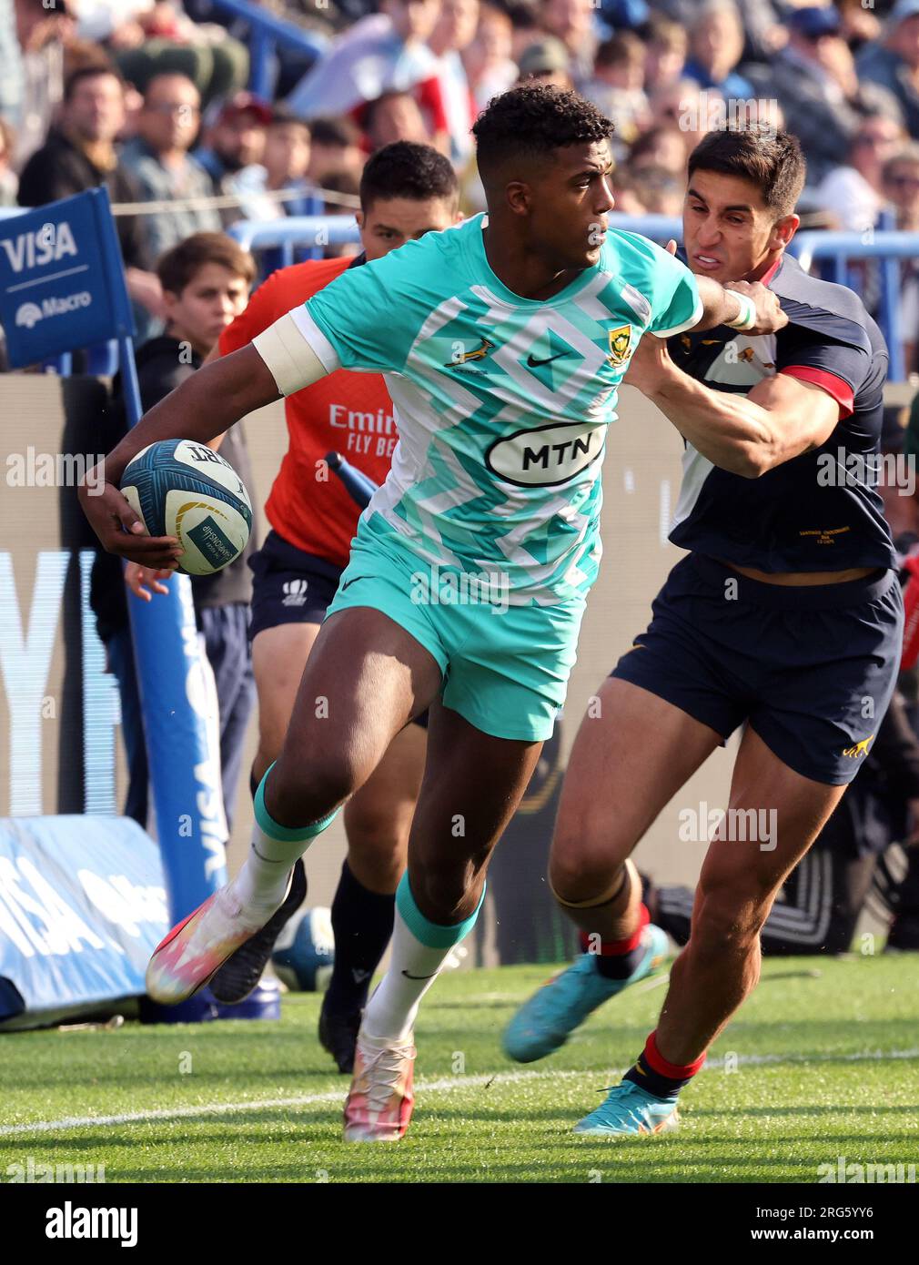South Africa's Springbooks Canan Moodie (L) runs with the ball during ...