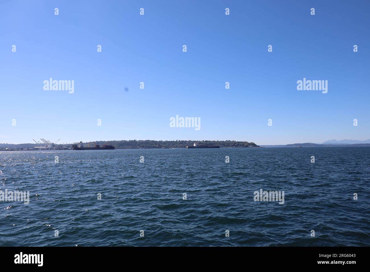 10-21-2021: Seattle, Washington: Sailing on the lake near downtown ...