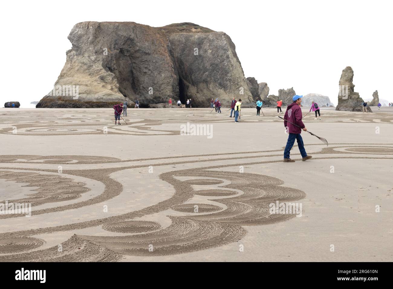 Circles in the Sand artists creating a sand labyrinth on Face Rock ...