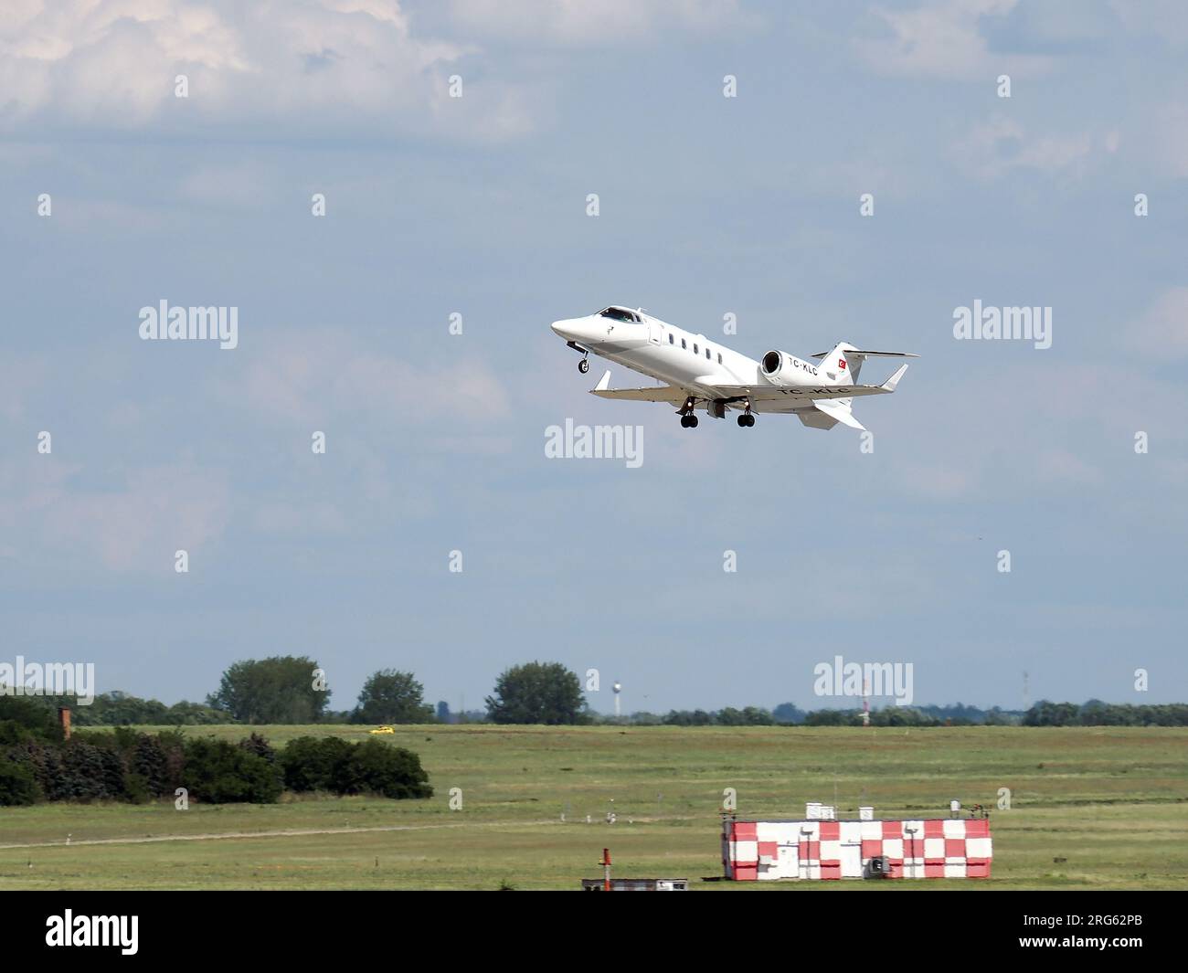 Bombardier Learjet 60 airplane, Cargo hill, Budapest, Magyarország ...