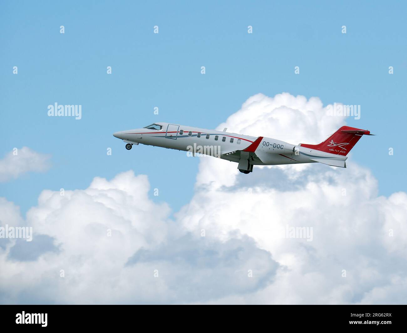 ASL Fly Med, Learjet 45 airplane, Cargo hill, Budapest, Magyarország ...