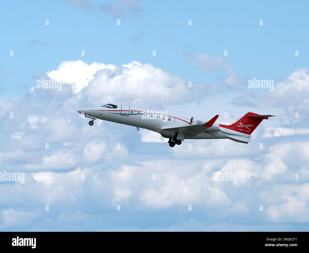 ASL Fly Med, Learjet 45 airplane, Cargo hill, Budapest, Magyarország ...