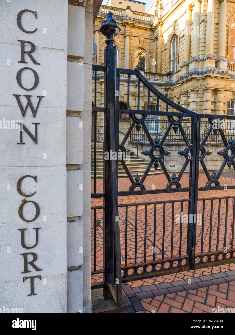 Reading crown court old shire hall hi-res stock photography and images ...