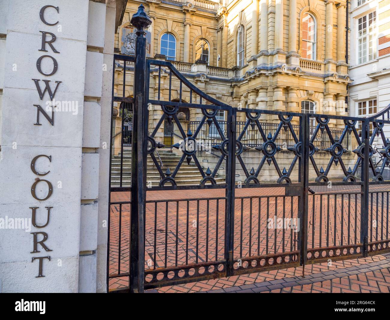 Reading crown court old shire hall hi-res stock photography and images ...