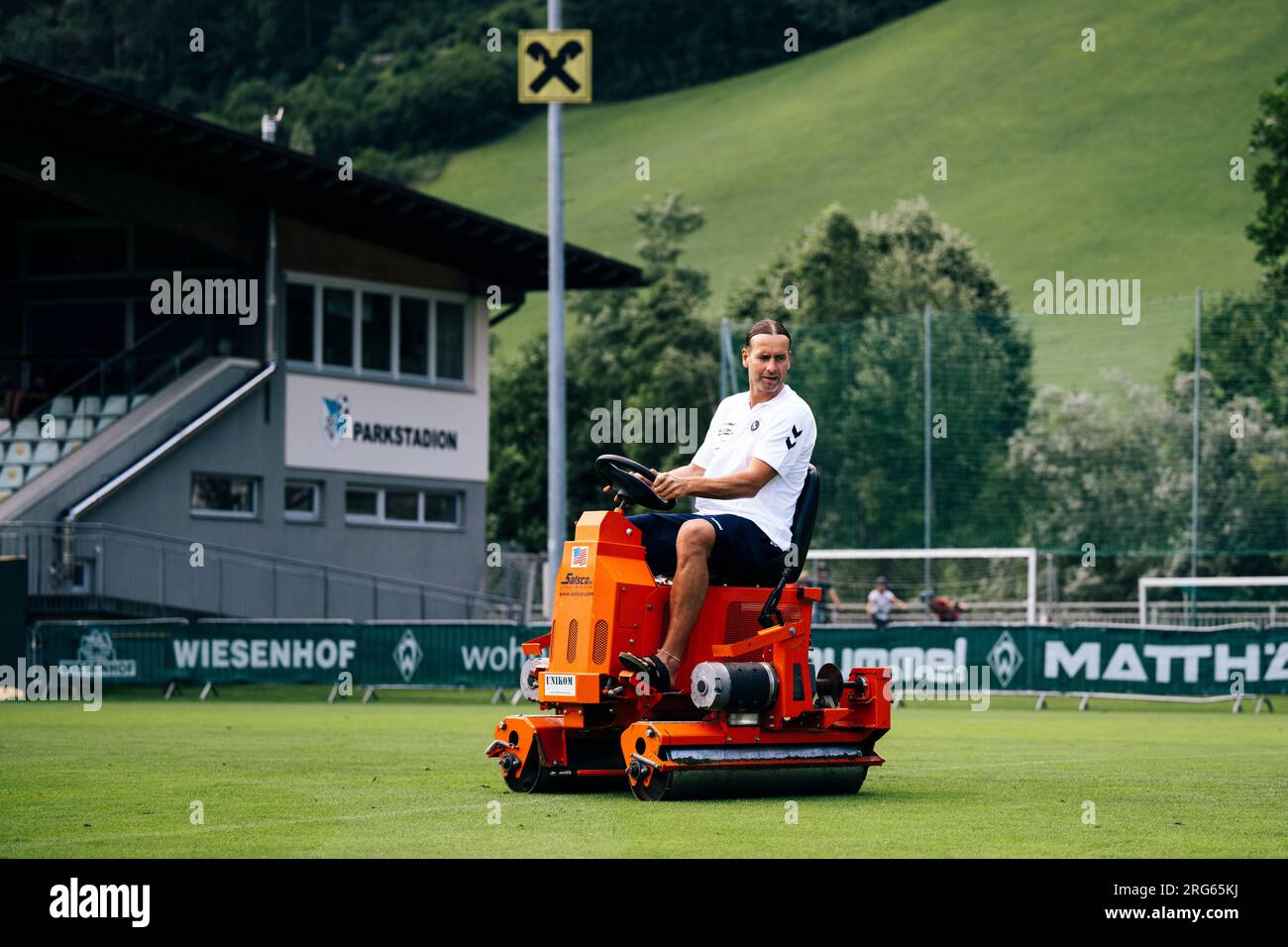 Zell Am Ziller, Germany. 20th July, 2023. Silvio Heinevetter drives a roller over the training ...
