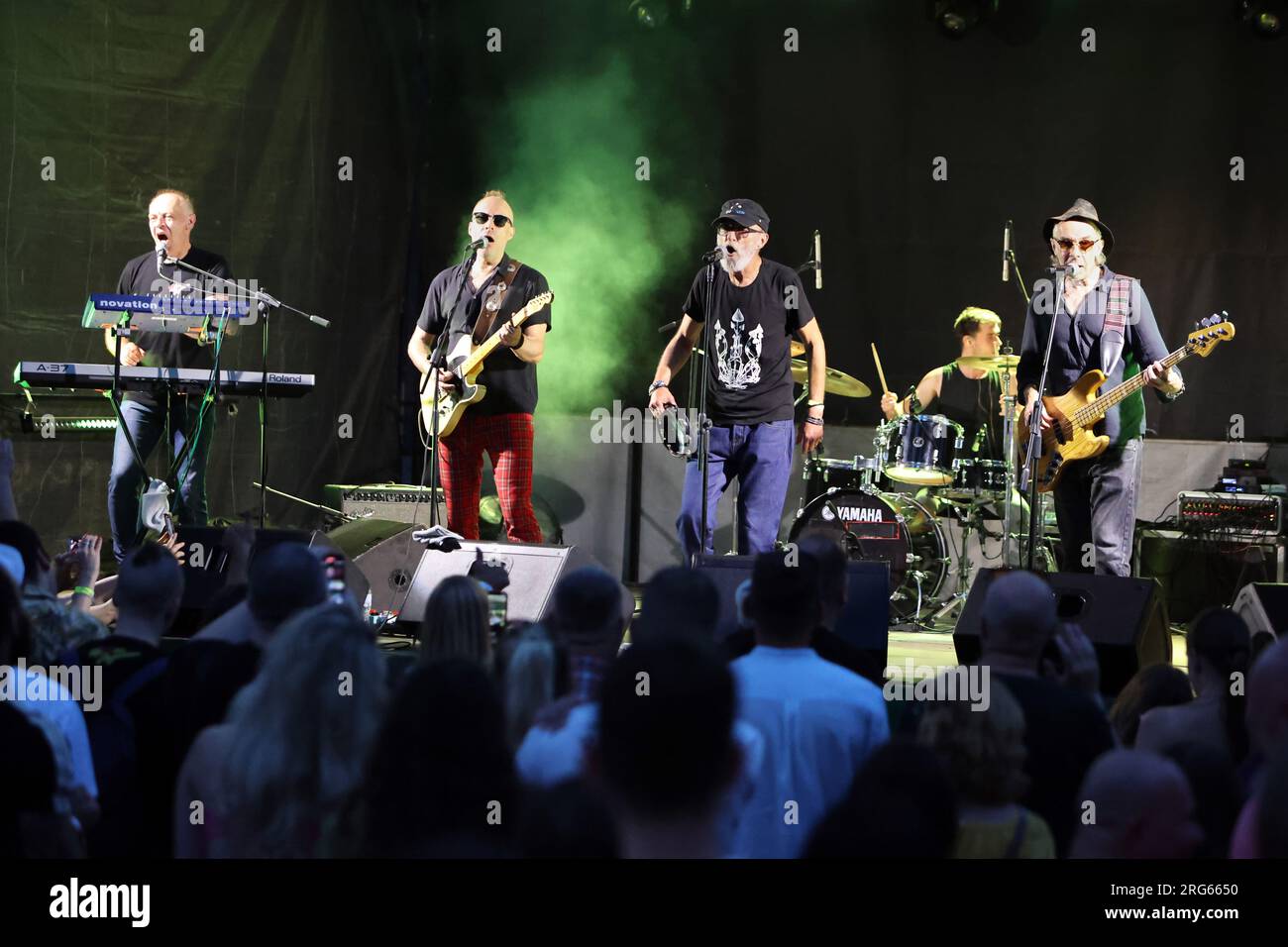 Charity rock band hi-res stock photography and images - Alamy