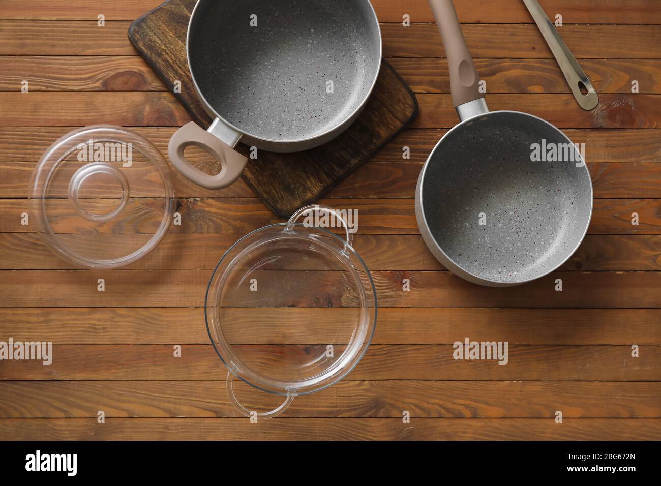 Set many cooking pots hi-res stock photography and images - Alamy