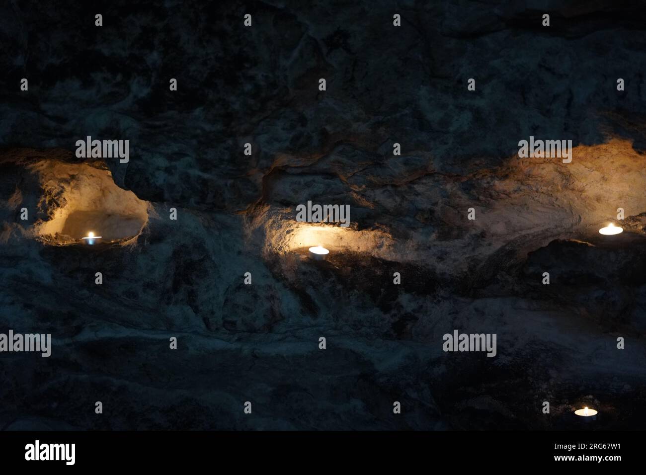 A cave with candles hi-res stock photography and images - Alamy