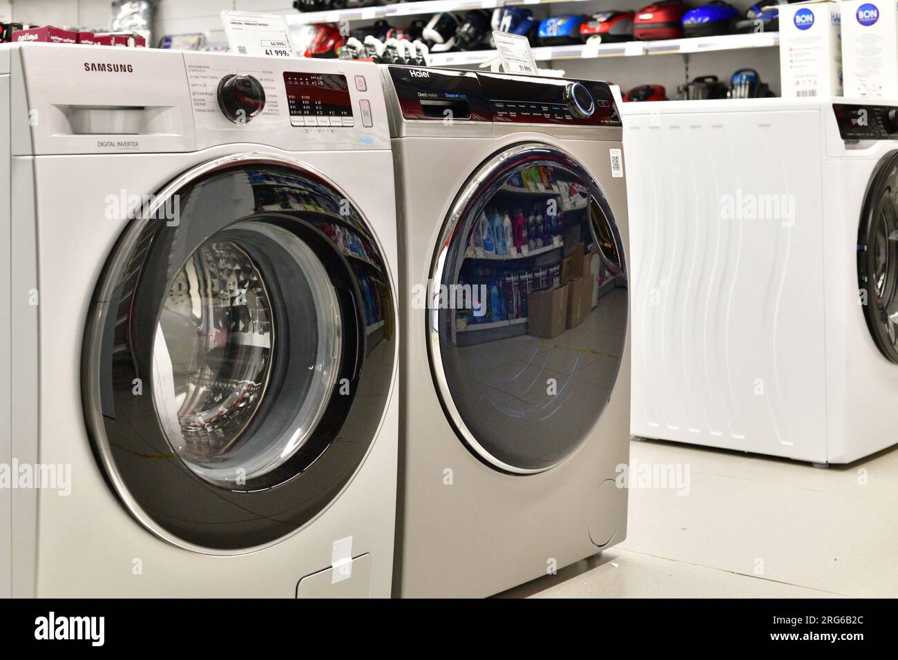 Haier washing machine hi-res stock photography and images - Alamy