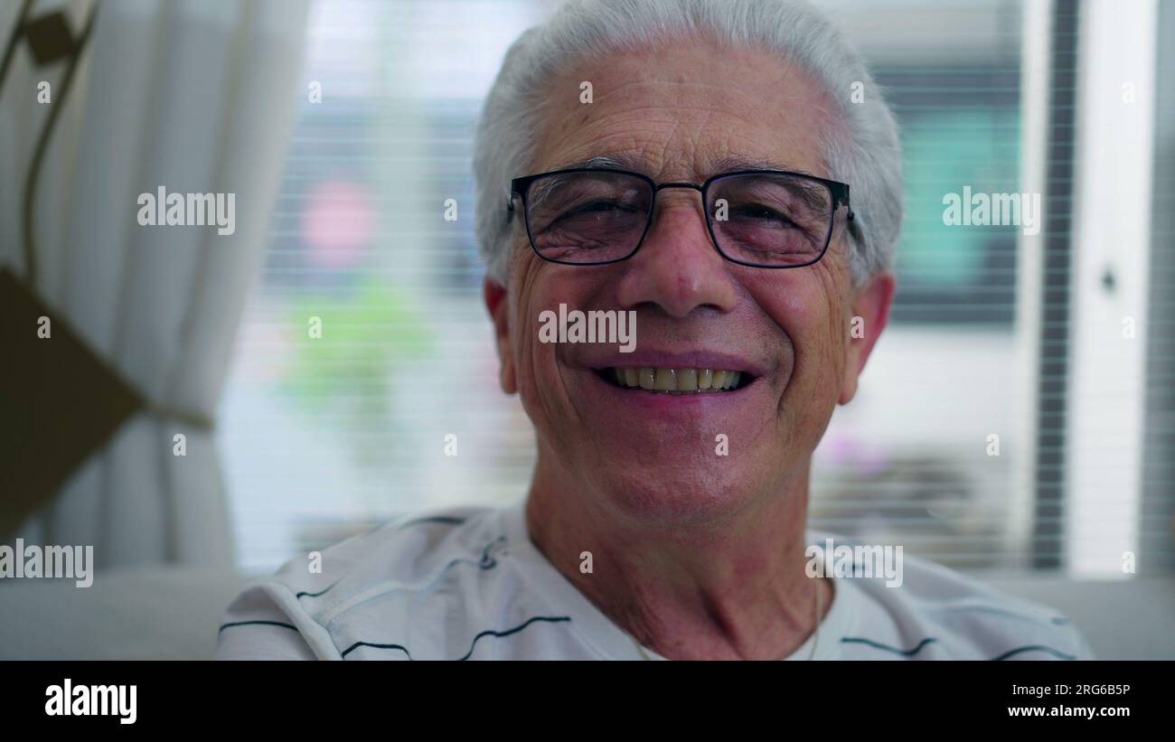 Retiree 70s hi-res stock photography and images - Alamy