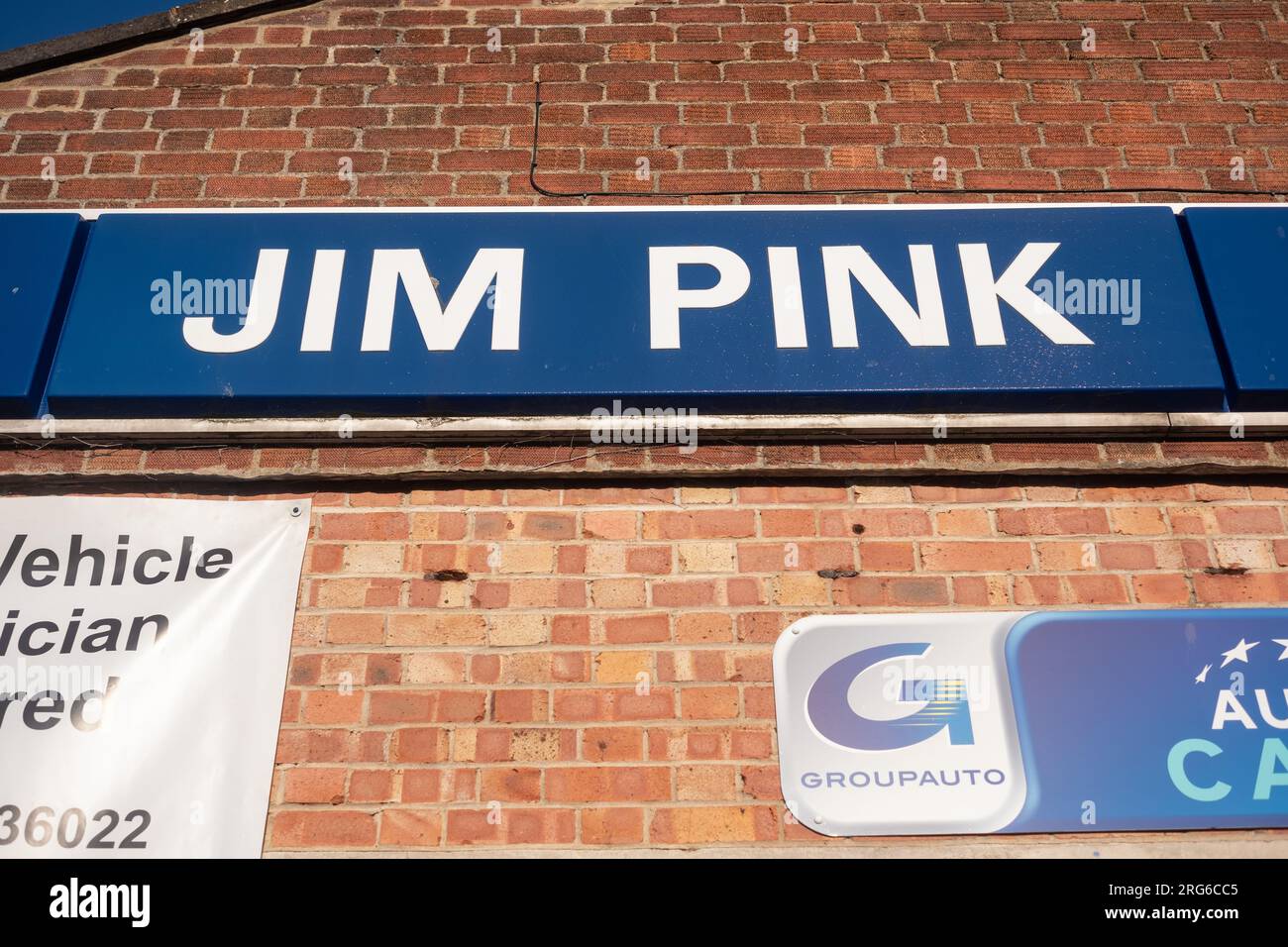 Thames garage hi-res stock photography and images - Alamy