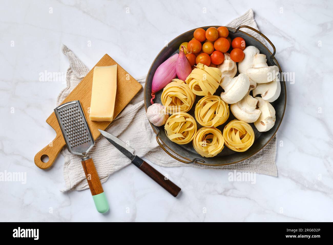 Metal tray with raw ingredients for mushroom pasta Stock Photo - Alamy