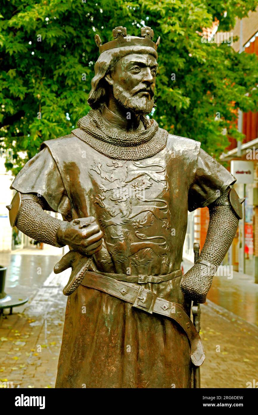 King John statue, Kings Lynn town centre, Norfolk, sculpture by Alan ...