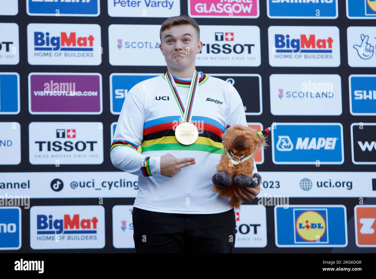 USA's Hannah Roberts celebrates gold in the BMX Freestyle Women's Elite ...