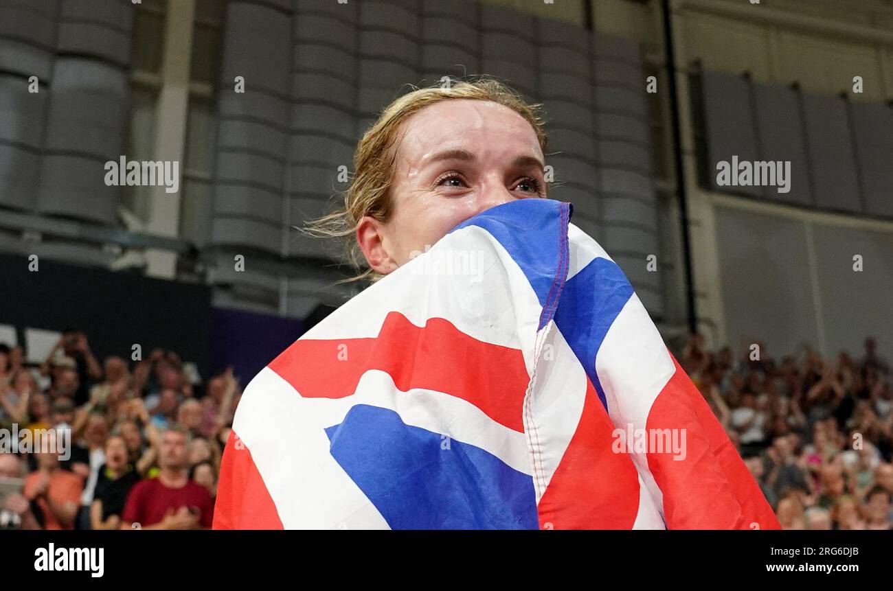 Great Britain's Elinor Barker celebrates winning gold in the Women's ...