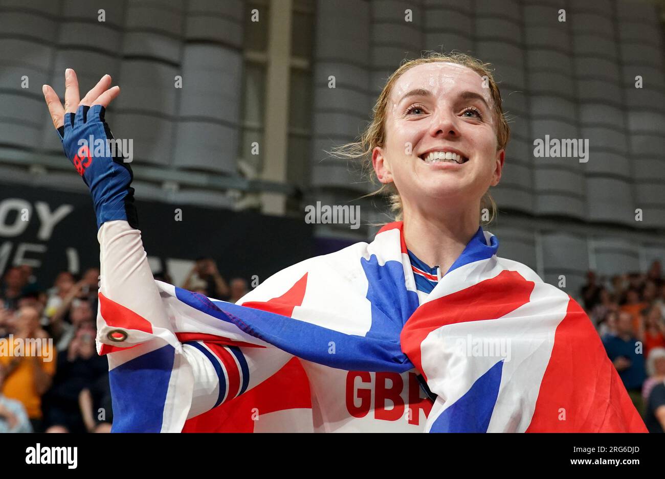 Great Britain's Elinor Barker celebrates winning gold in the Women's ...