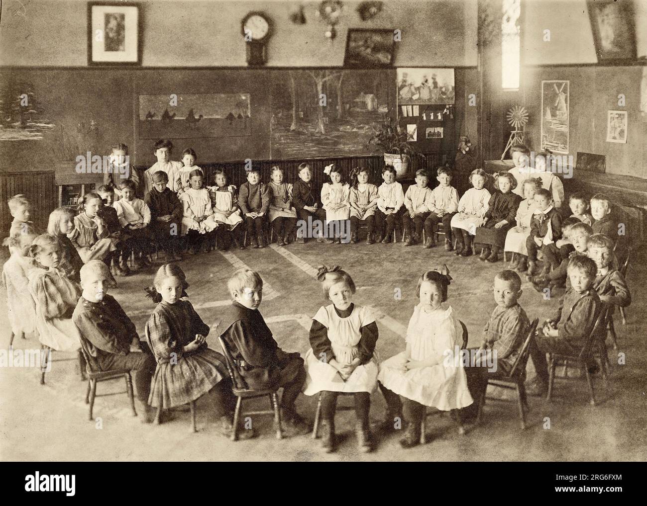 Classroom early 1900s, Kindergarten or Elementary School Interior ...