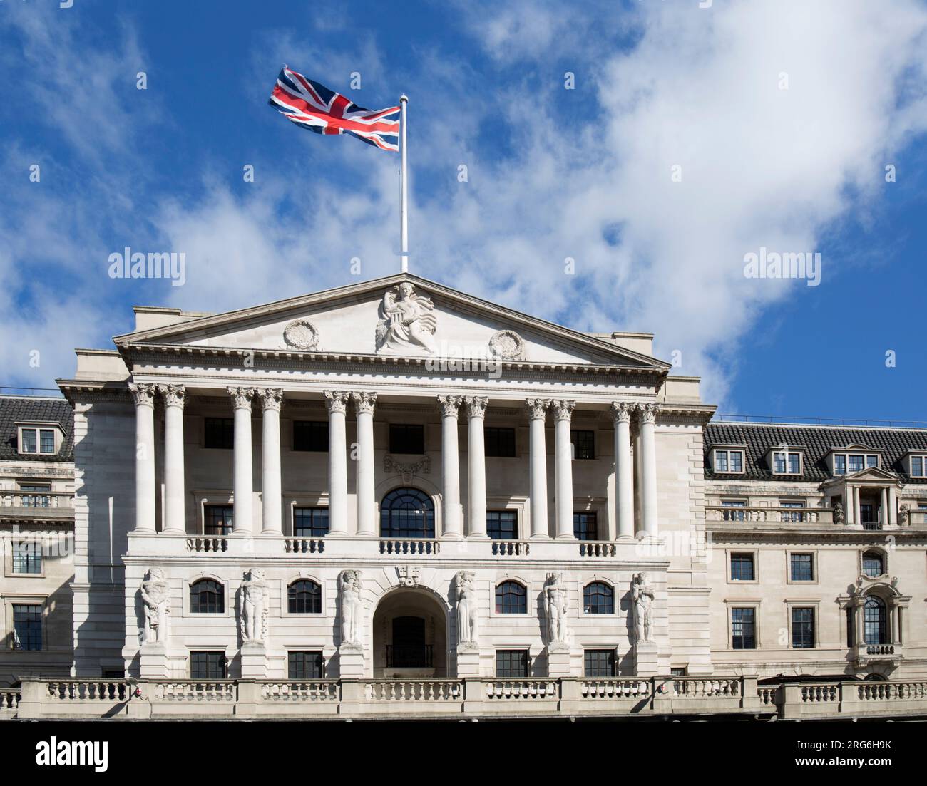 Old lady of threadneedle street statue hi-res stock photography and ...