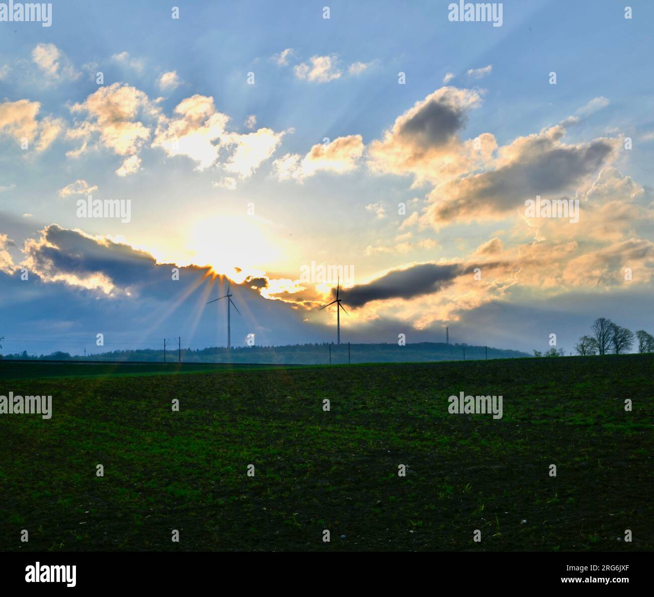 Breaking sky hi-res stock photography and images - Alamy