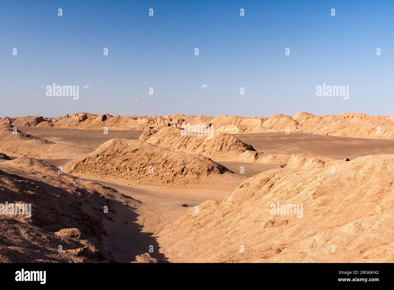 Lut Desert in Iran. Sand dunes of Iranian desert landscape Stock Photo ...
